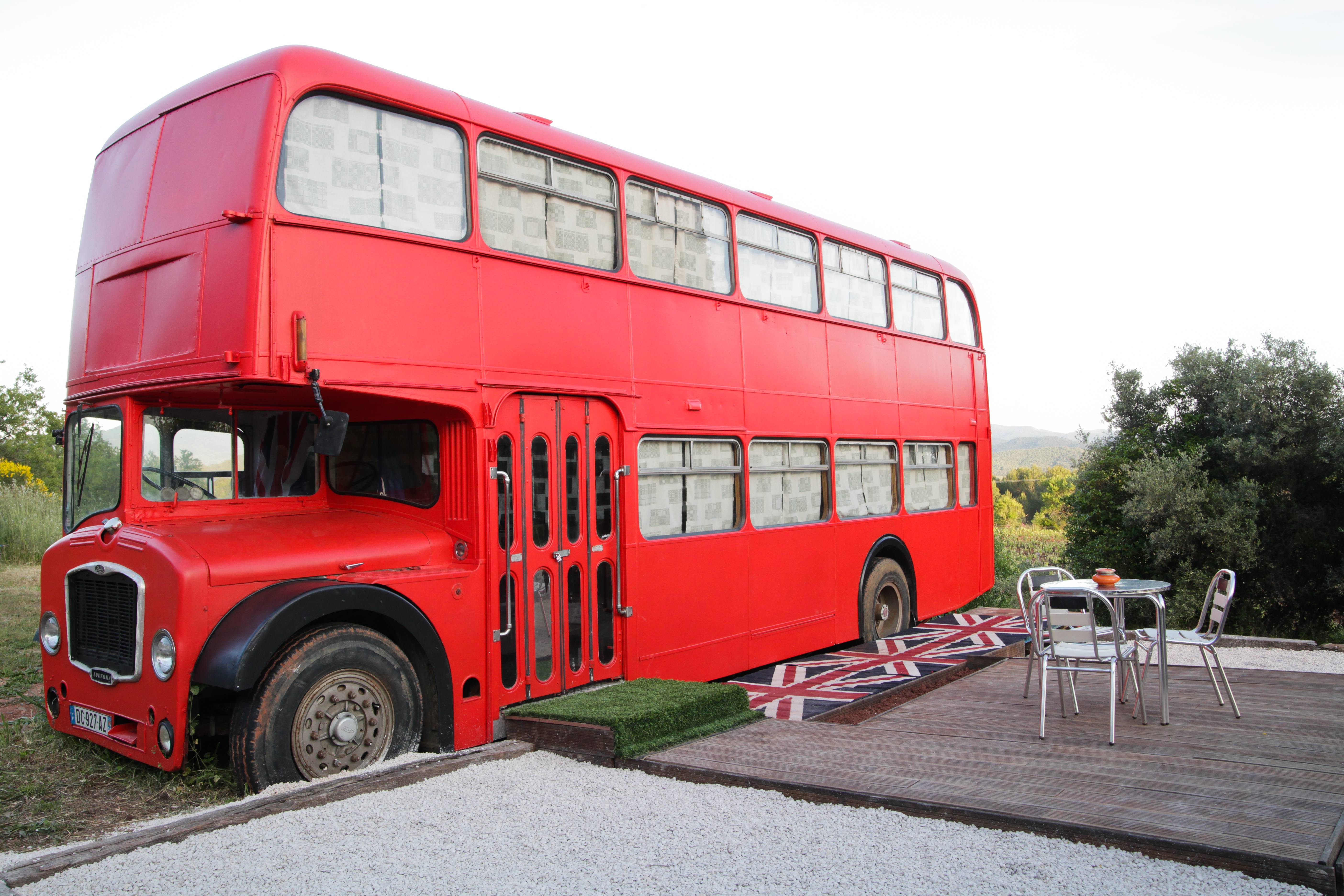 Hébergement Insolite | BUS ANGLAIS ET LA ROULOTTE